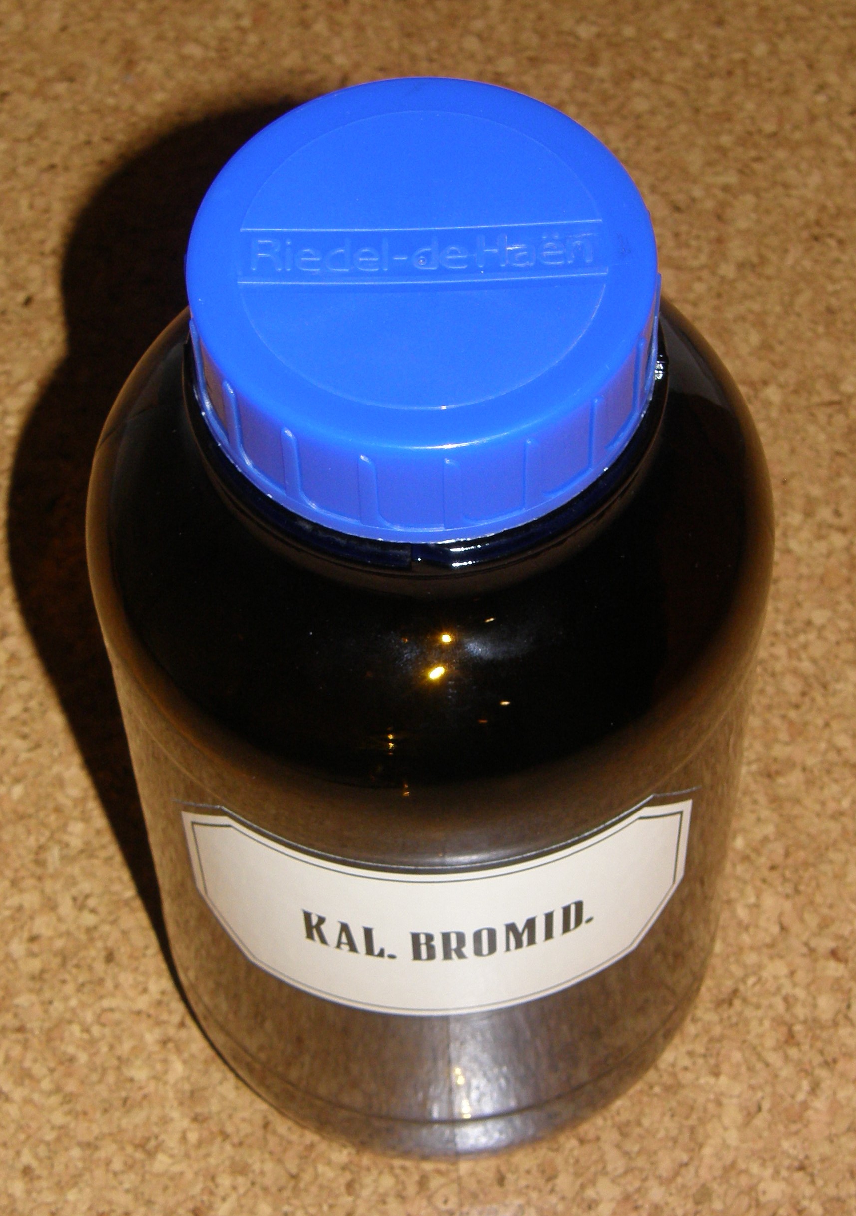 Lääketehdas Merck Kal.bromid. | Kirjoittelija Juha Ollila