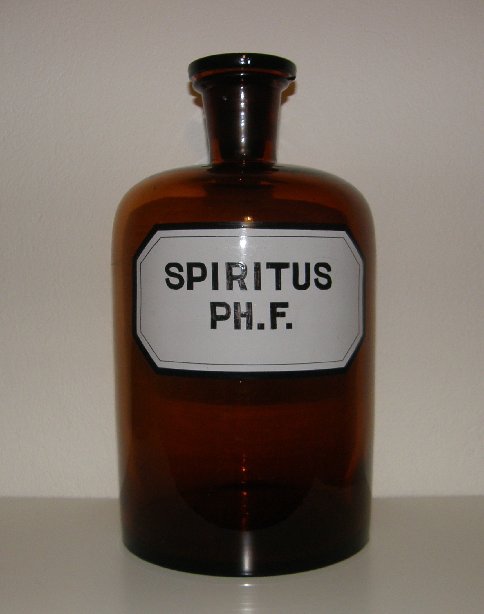 Apteekkipullo Spiritus Ph.F. iso | Kirjoittelija Juha Ollila