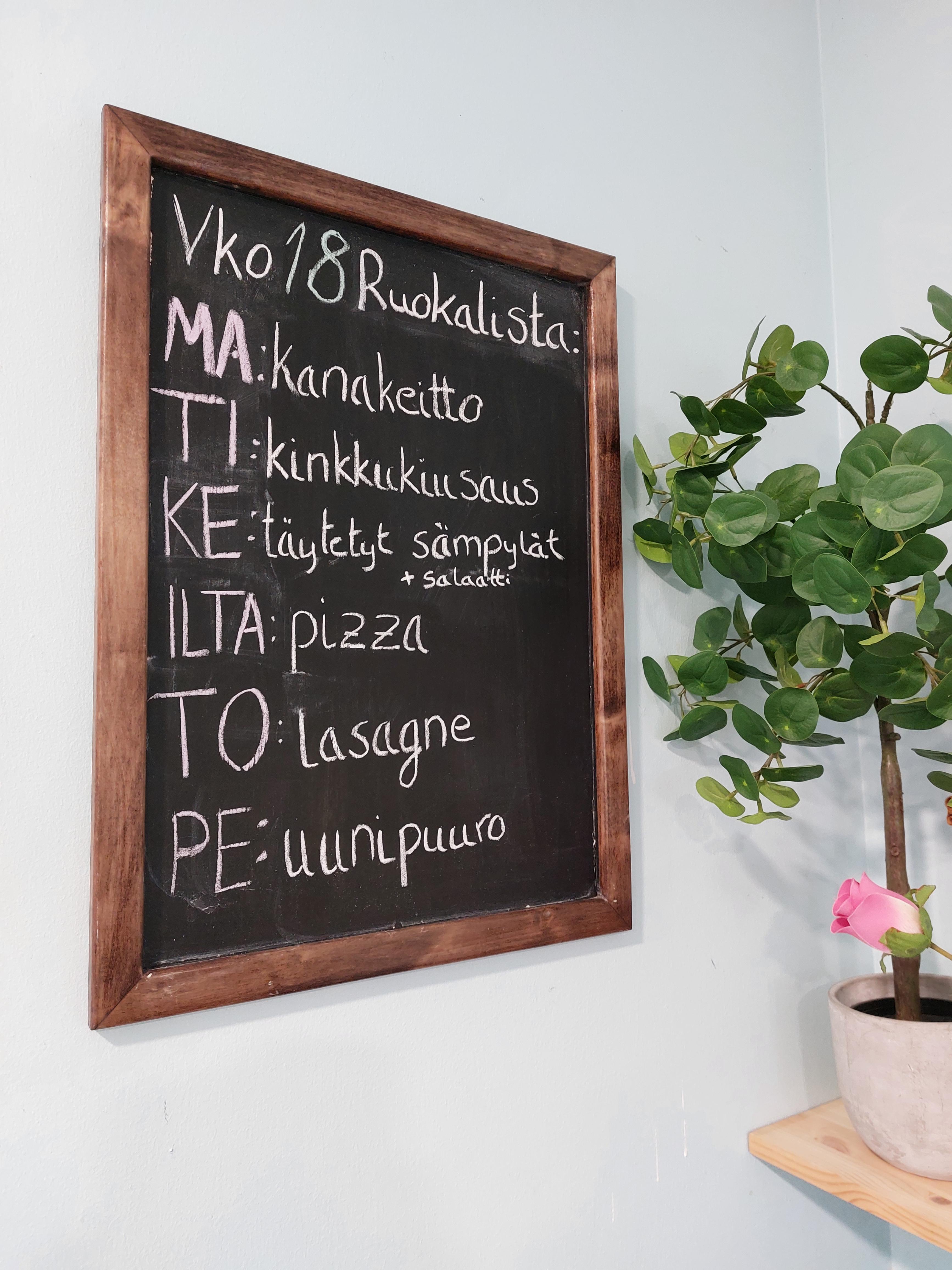 Ruoka-apu päiväkeskuksella | siniristi